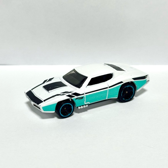 Hot Wheels | Toys | Hot Wheels 29 White Custom Otto Malaysia Ghd11 ...